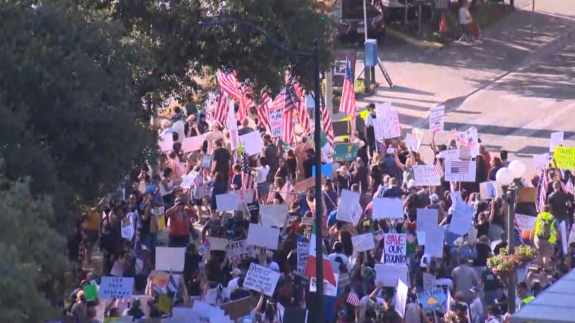 More than 1,000 attend 'No Kings' protest in San Antonio | kens5.com