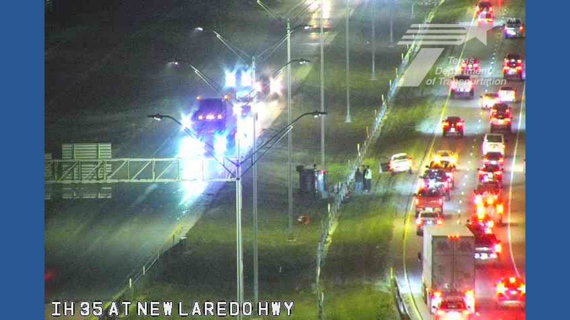 Rollover crash at I-35 and New Laredo Highway causes traffic backup ...