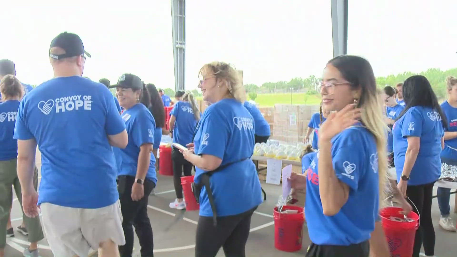 Volunteers aid Texas flood recovery with cleaning supplies | kens5.com