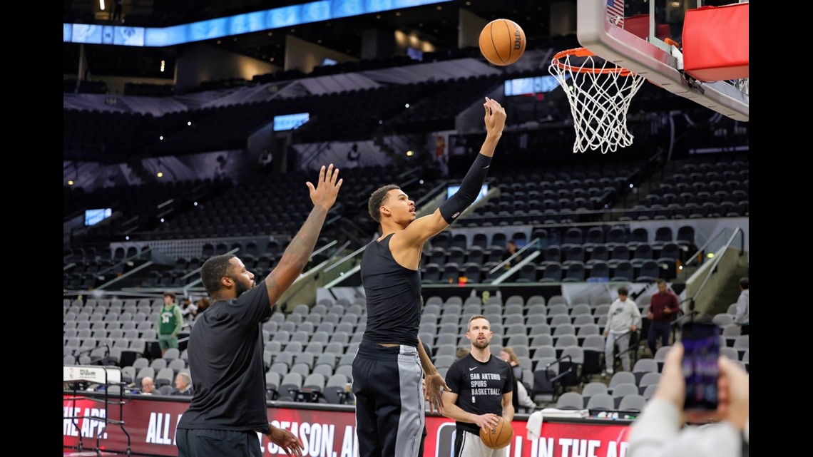 Wembanyama gives Spurs fan tickets after missing game with injury | kens5.com