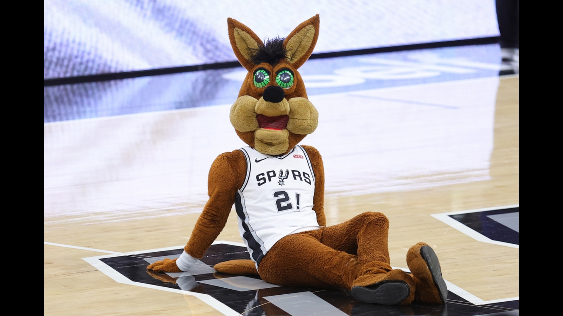 San Antonio Spurs, Wembanyama win first game with Chris Paul | kens5.com