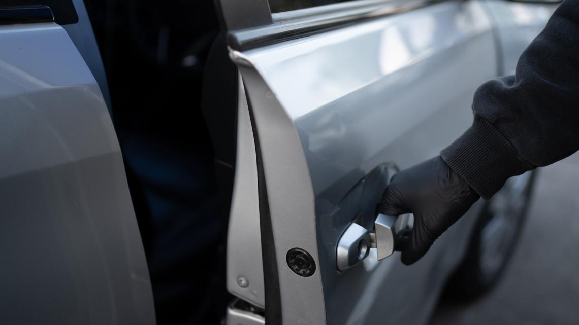 Lock up, Alamo Heights: Rise in vehicle thefts alarms police | kens5.com