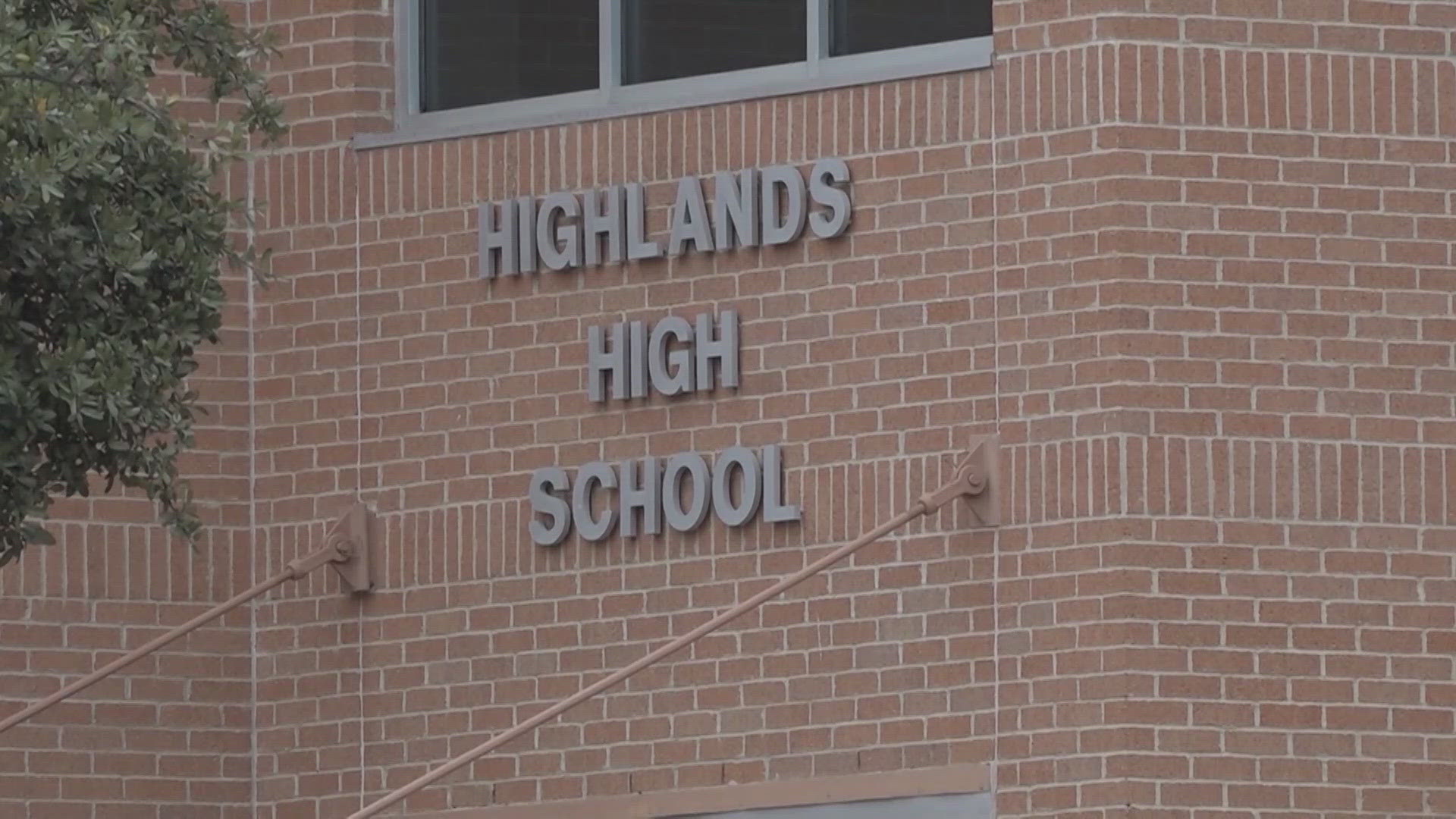 Massive fight at Highlands High leaves staff member injured, multiple ...