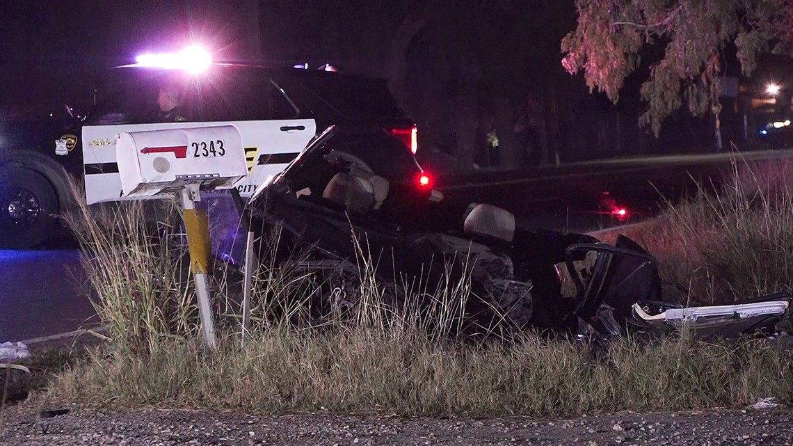 2 people pinned in car after crash with drunk driver, SAPD says | kens5.com