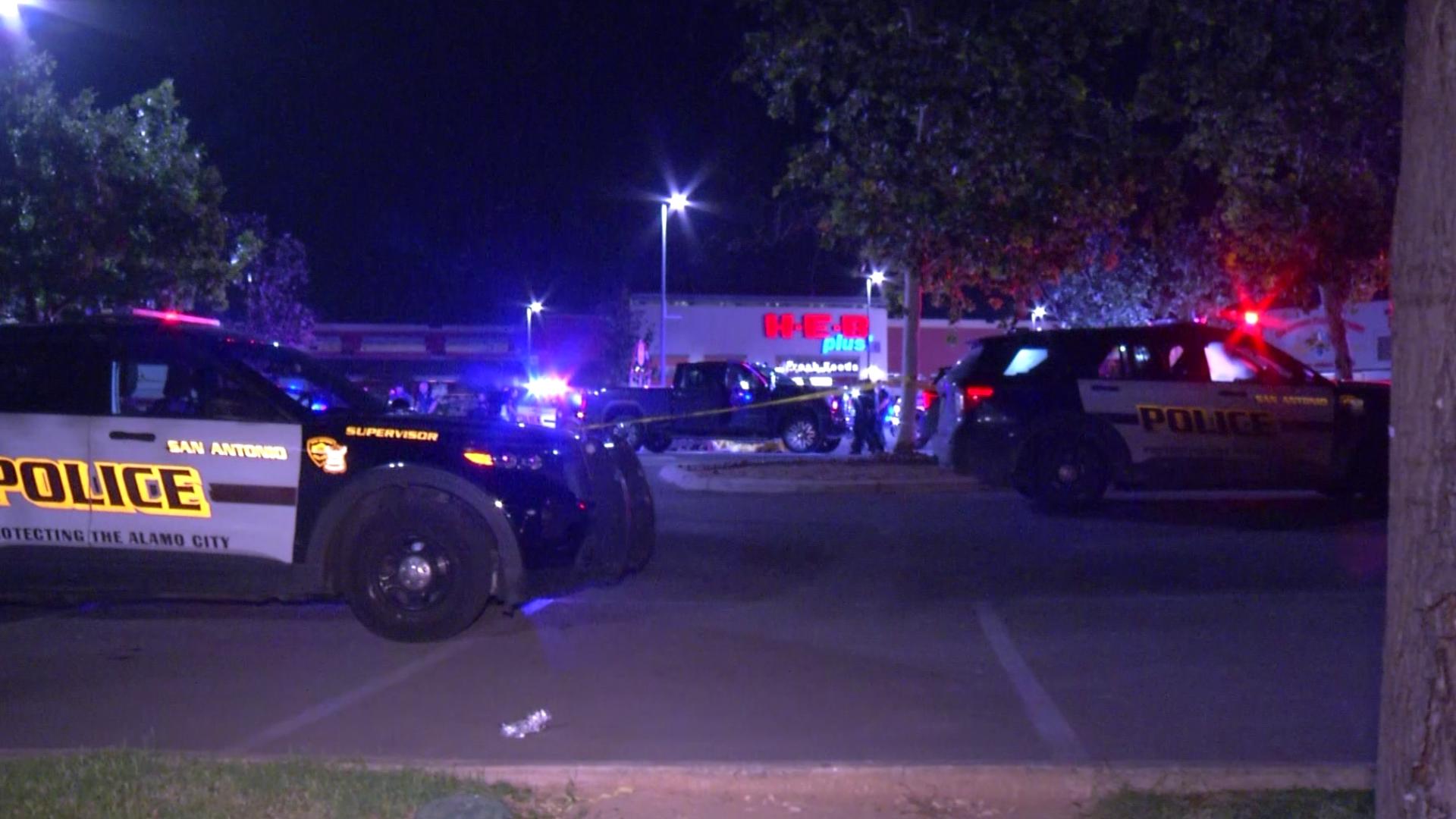 Two dead in shooting outside H-E-B on New Braunfels Ave | kens5.com
