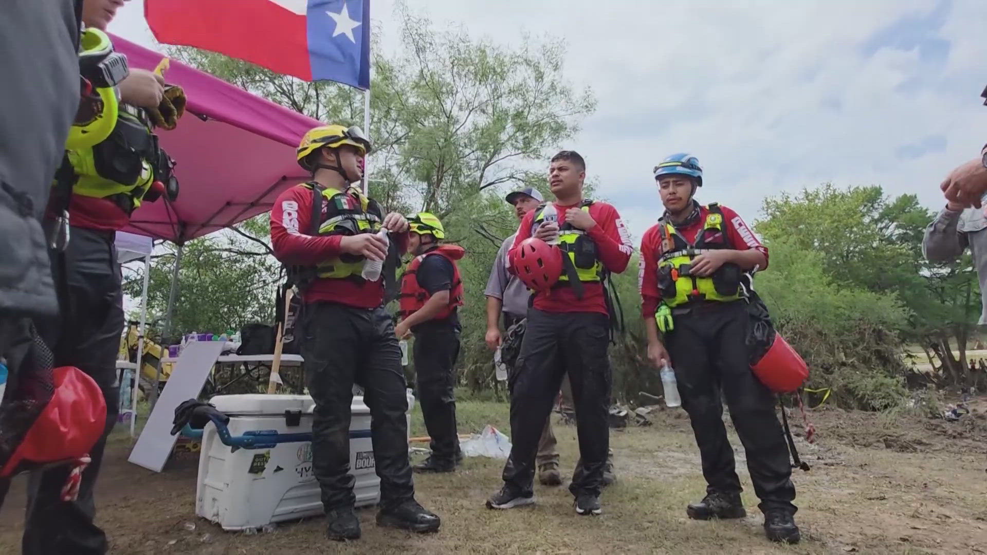 Mexican firefighters aid Texas Hill Country rescues | kens5.com