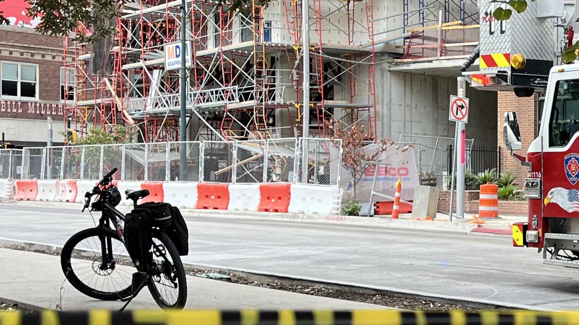 Scaffolding collapse prompts emergency street shutdown in San Antonio ...