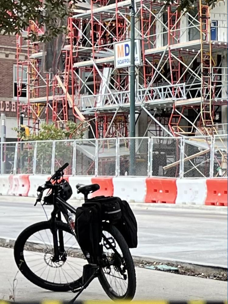 Scaffolding collapse prompts emergency street shutdown in San Antonio ...