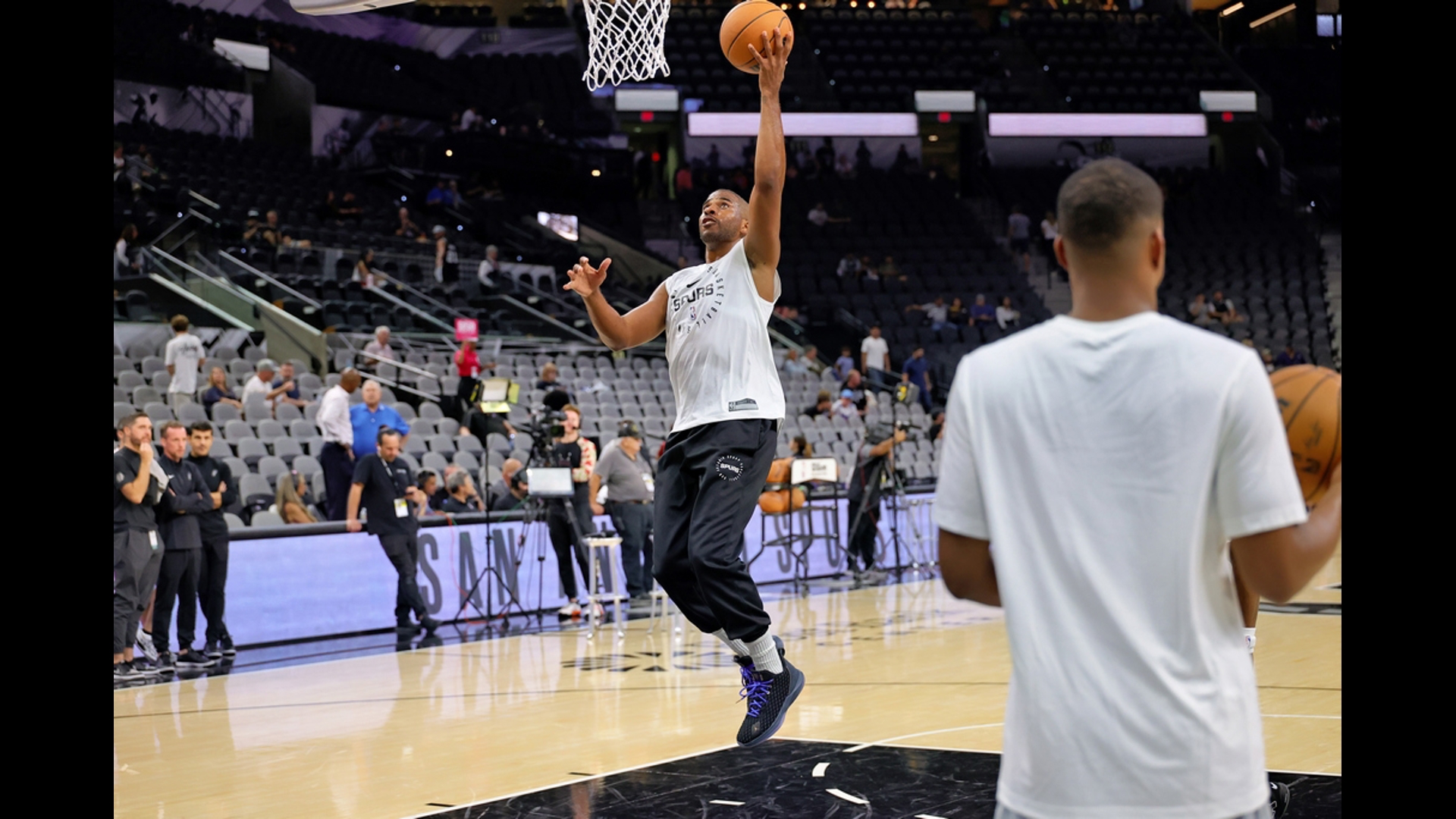 Spurs lose first preseason game to OKC in San Antonio | kens5.com