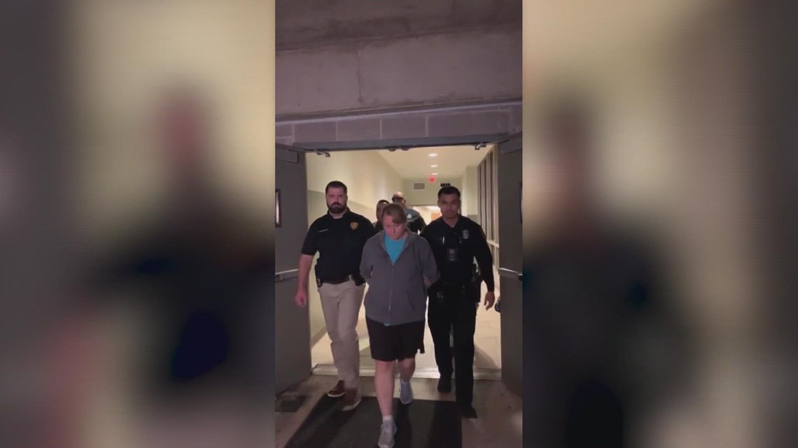 MacArthur HS teacher accused of meeting with teen student arrested ...