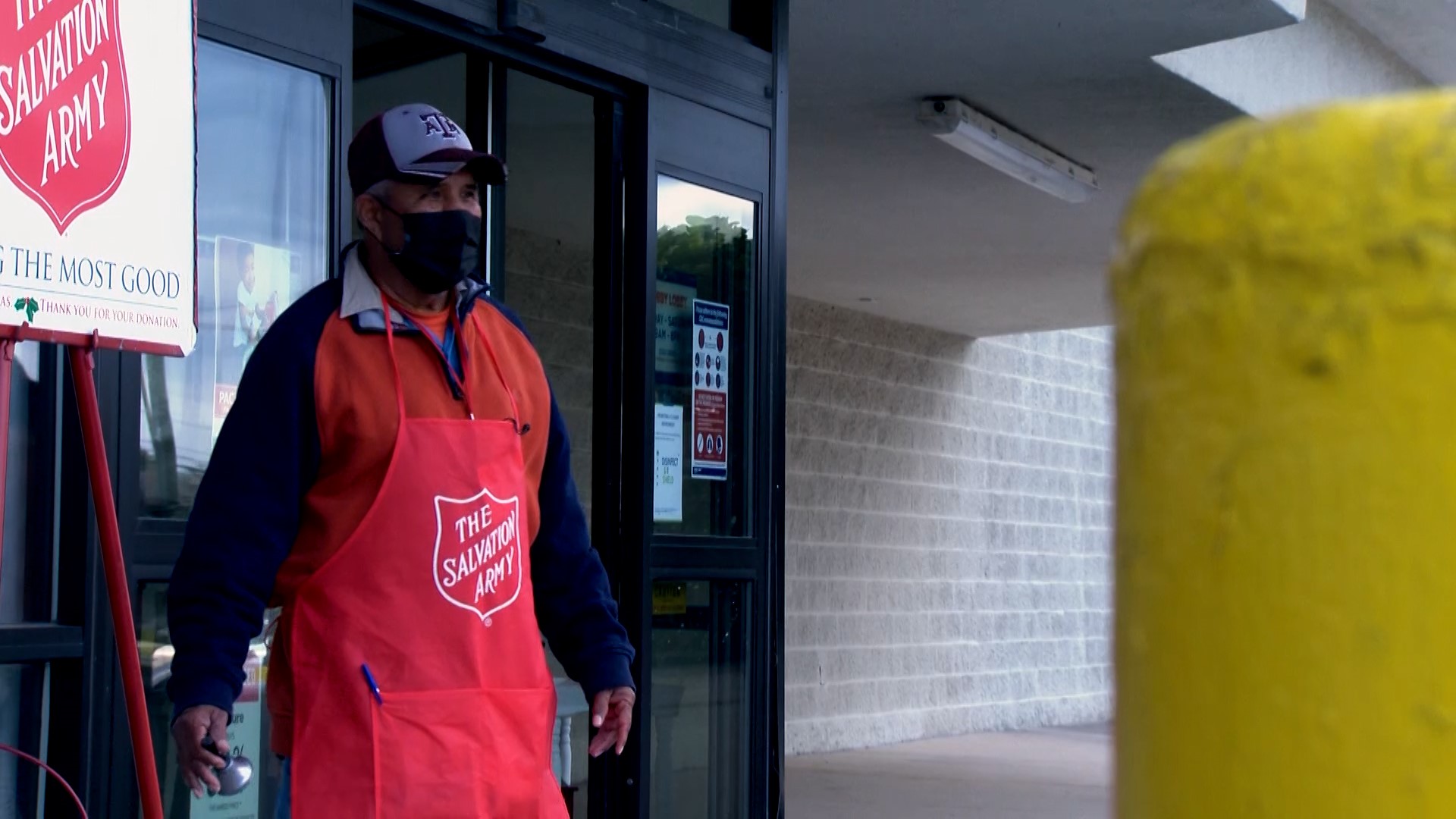 Red Kettle bell ringer keeping the jingle alive amid shortage | kens5.com