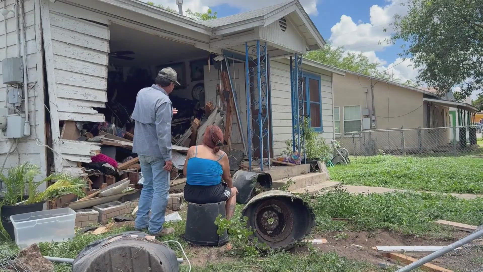Woman narrowly avoids truck crash in San Antonio home | kens5.com