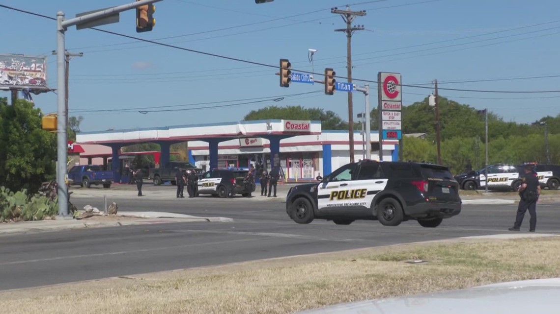 SAPD surround gas station after man allegedly points fake gun at store ...