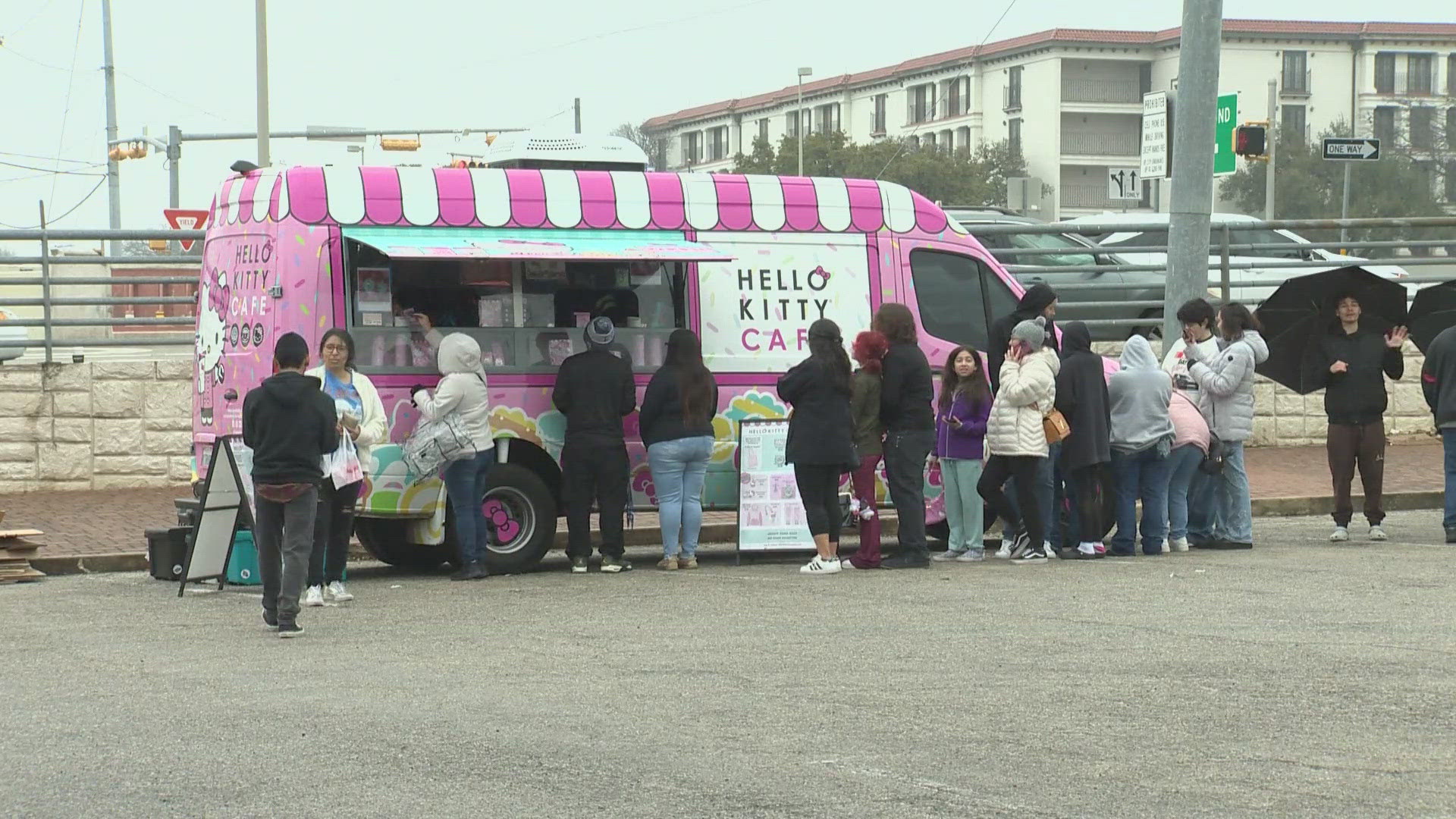 Hello Kitty Café Truck makes stop in San Antonio part of 2025 tour ...