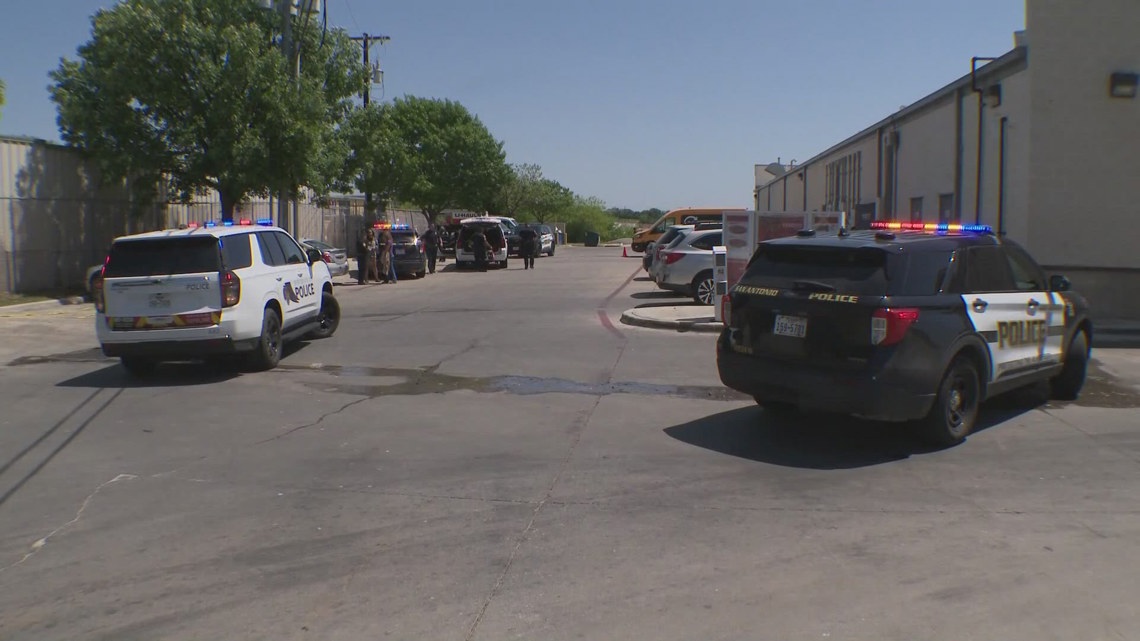 Off-campus fight between students ends in stabbing in far west side ...