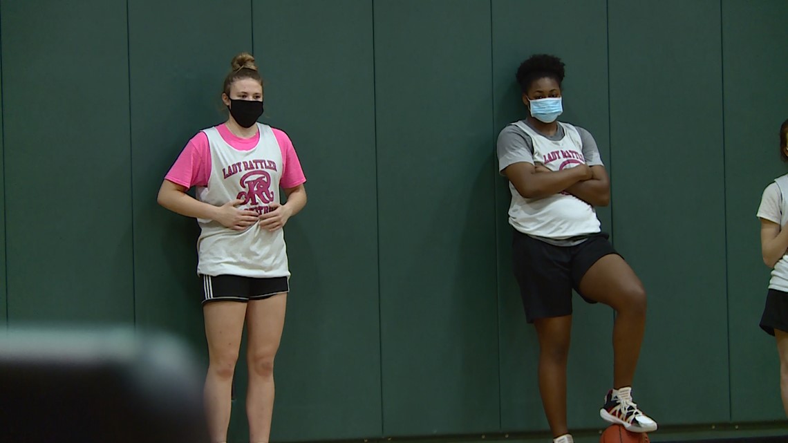 Duo of 4-star recruits leading Reagan Rattlers into playoffs | kens5.com