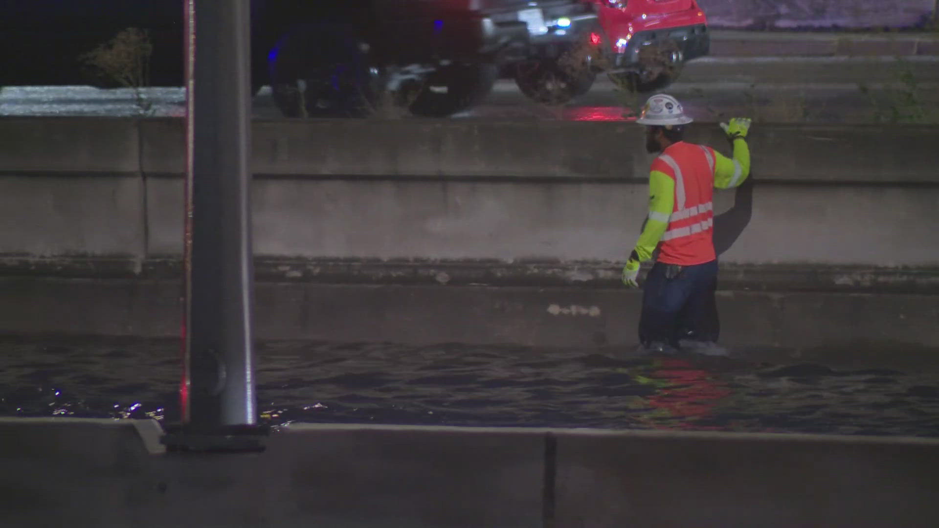 Flood stalls cars on Highway 281 in heavy rain | kens5.com