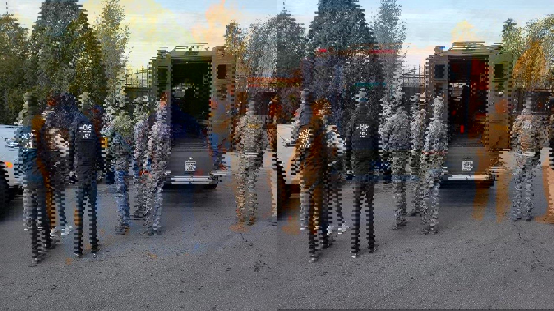 Man arrested for smuggling 16 'illegal aliens' | kens5.com