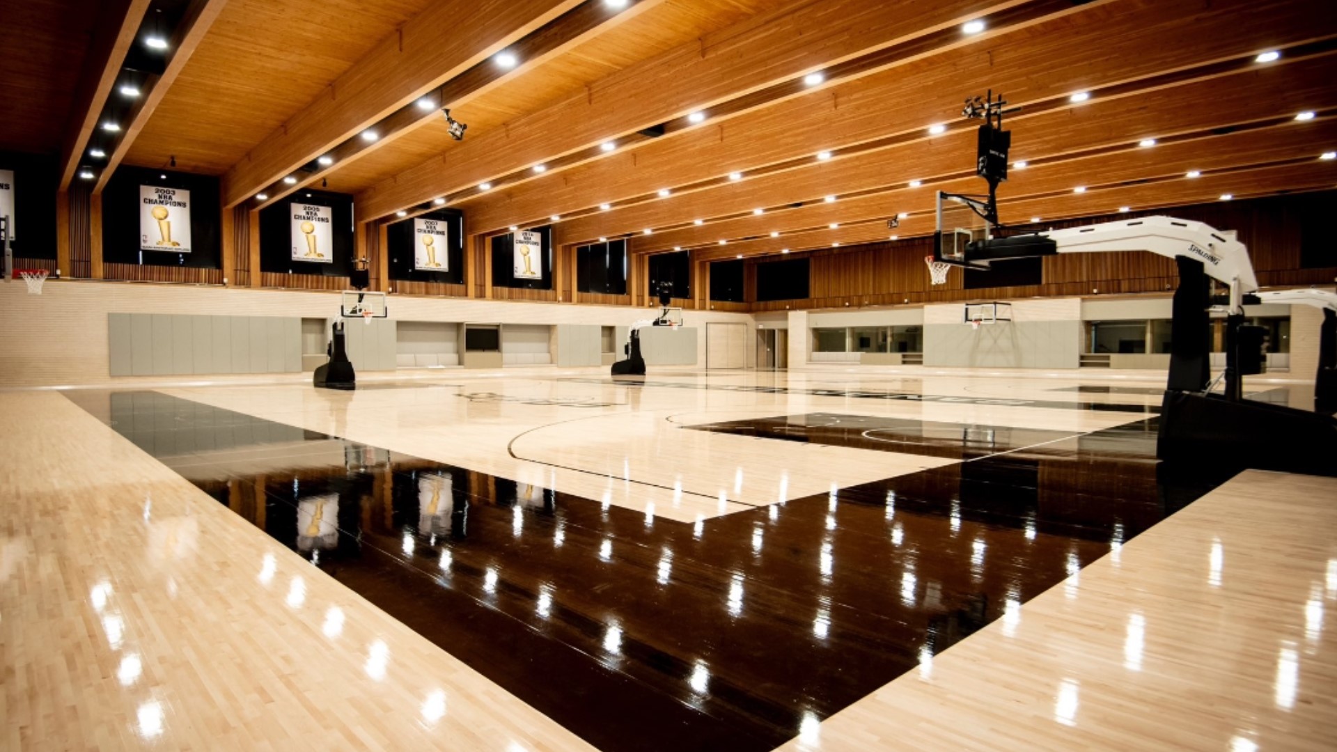 Spurs players in awe of new team facility, Victory Capital | kens5.com