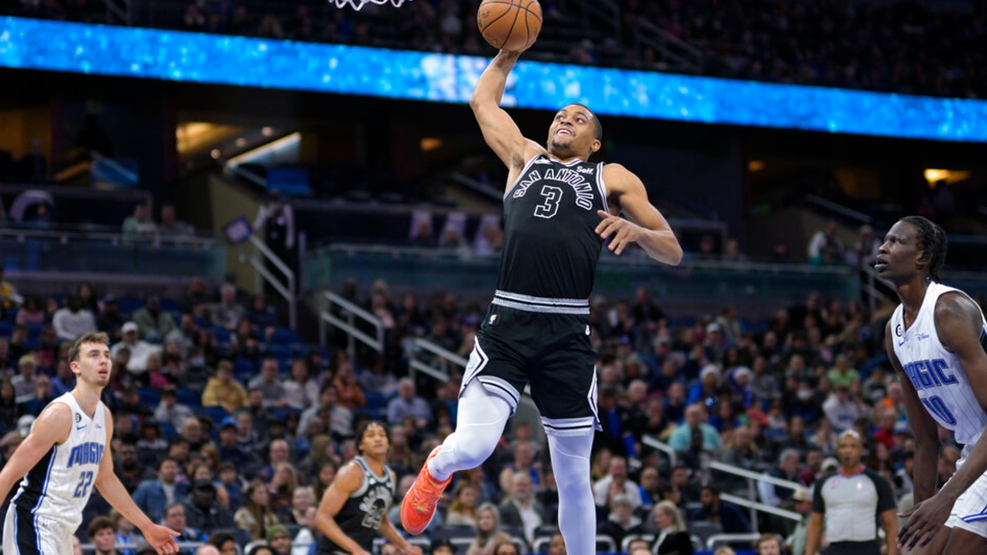 Popovich sees much growth from Keldon Johnson offensive game | kens5.com