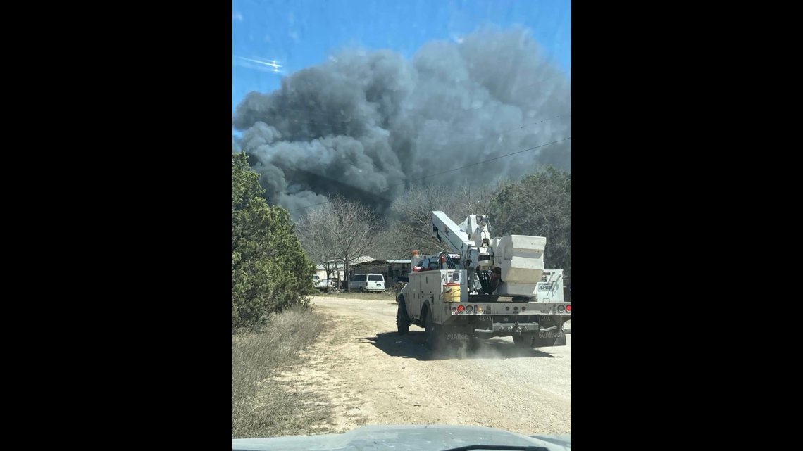 Firefighters battling 2 major fires from the ground, air in Bandera ...