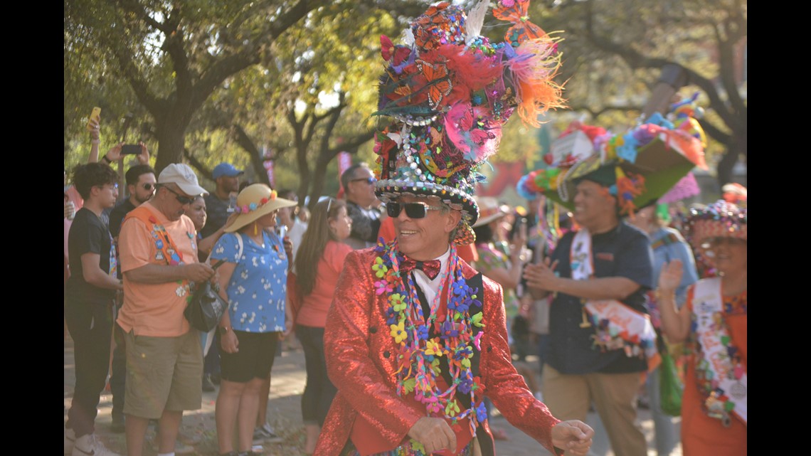 Thousands flock to the kickoff event Fiesta Fiesta | kens5.com