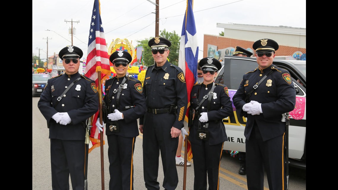SAPD officer accidentally fatally shoots himself outside elementary ...