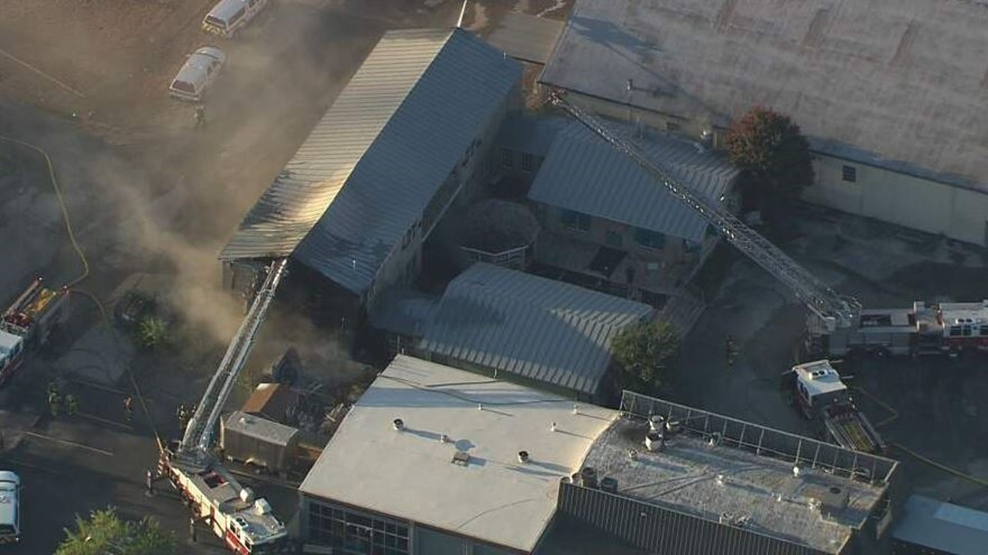 Crews extinguish large fire at site of now-closed restaurant on north ...