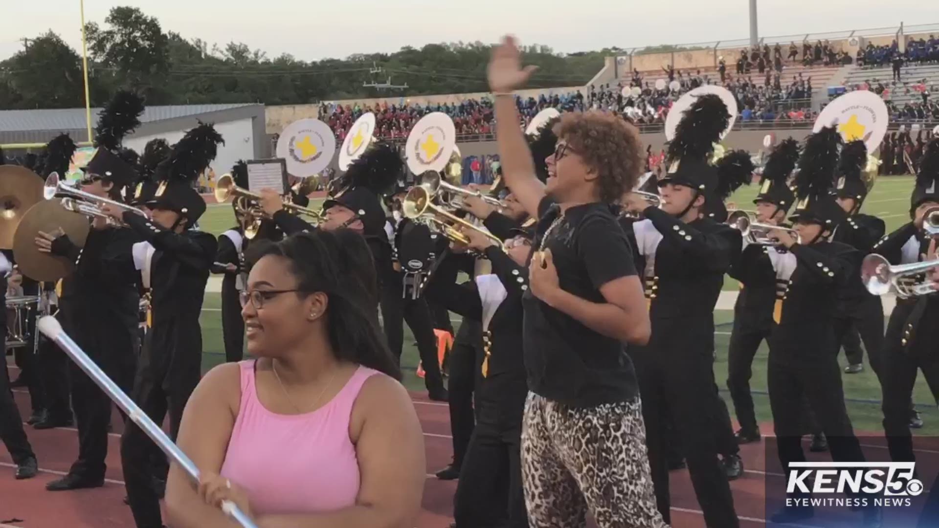 Thousands of student musicians battle at Fiesta's band festival | kens5.com