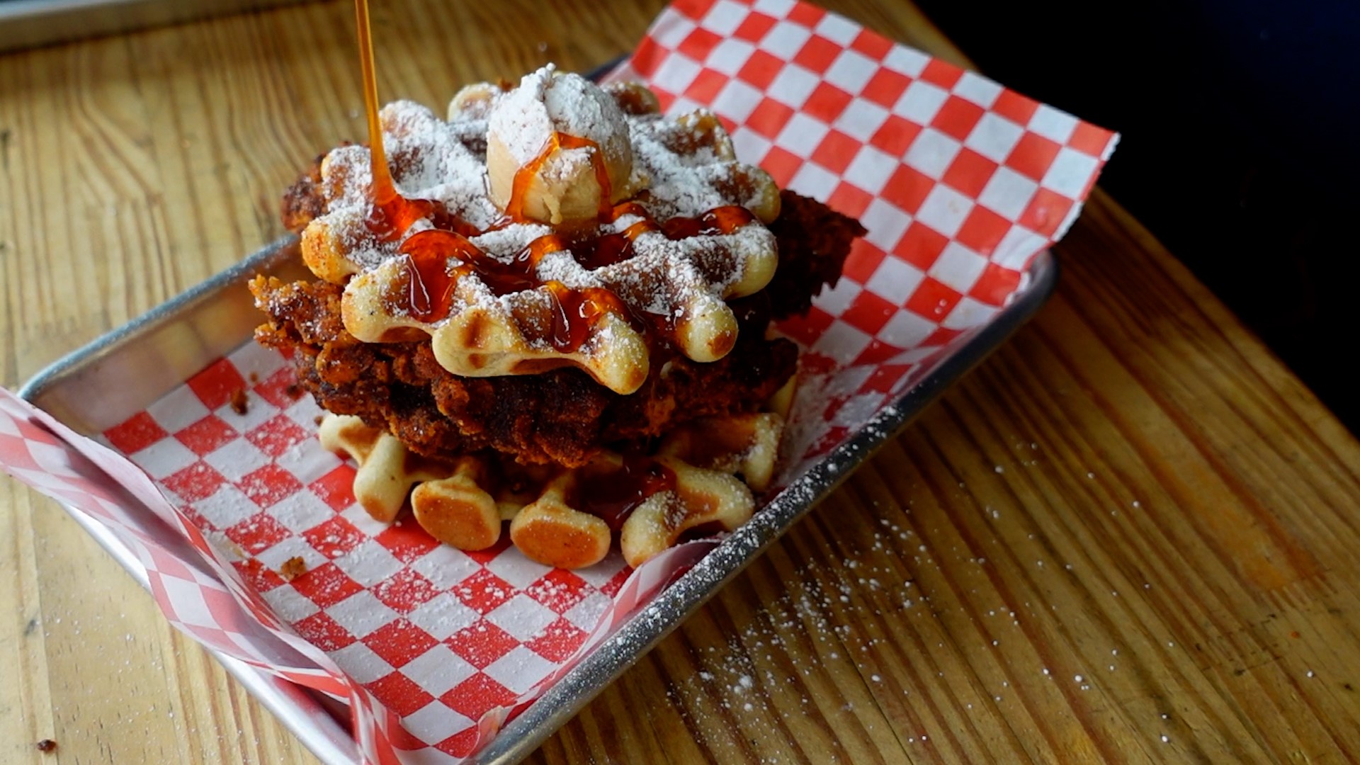 Pete's Hot Chicken food truck serving San Antonio at Besame Bar | kens5.com