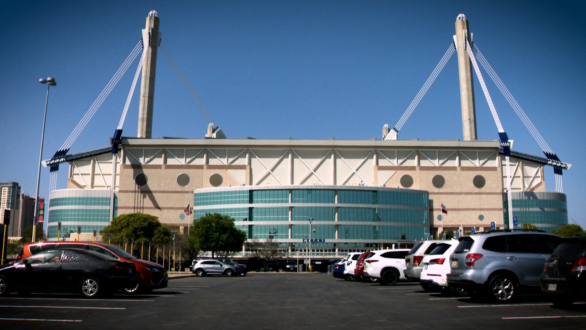 City of San Antonio releases statement regarding increase in Alamodome parking fees | kens5.com