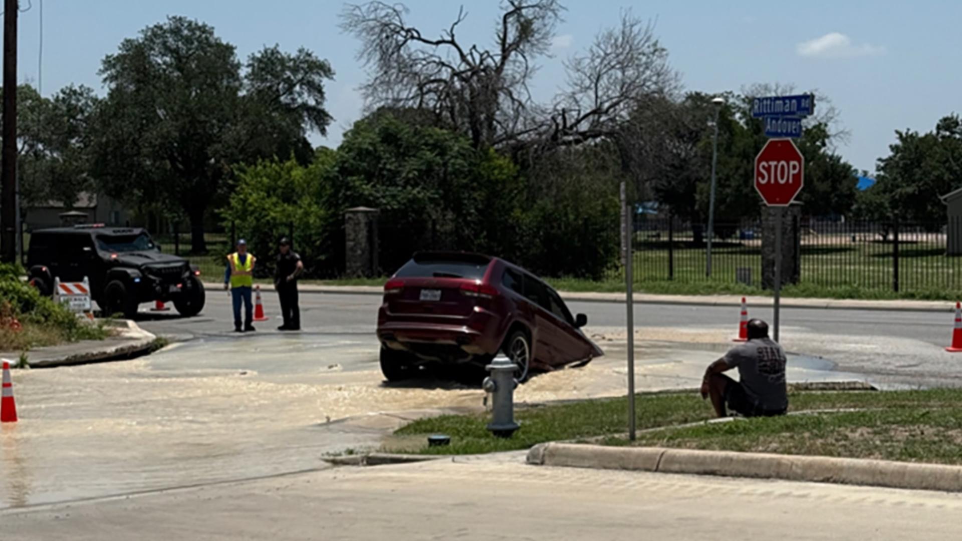 SUV falls into sinkhole after San Antonio water main break | kens5.com