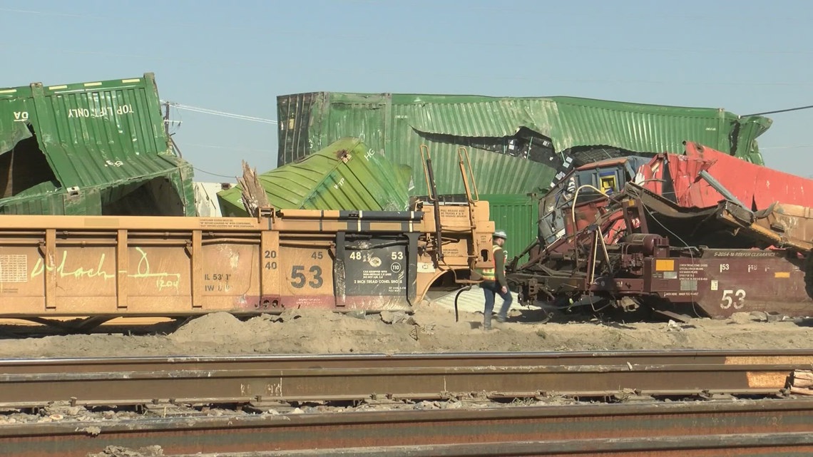 1 dead, 4 injured after train derails, hits Chamber of Commerce ...