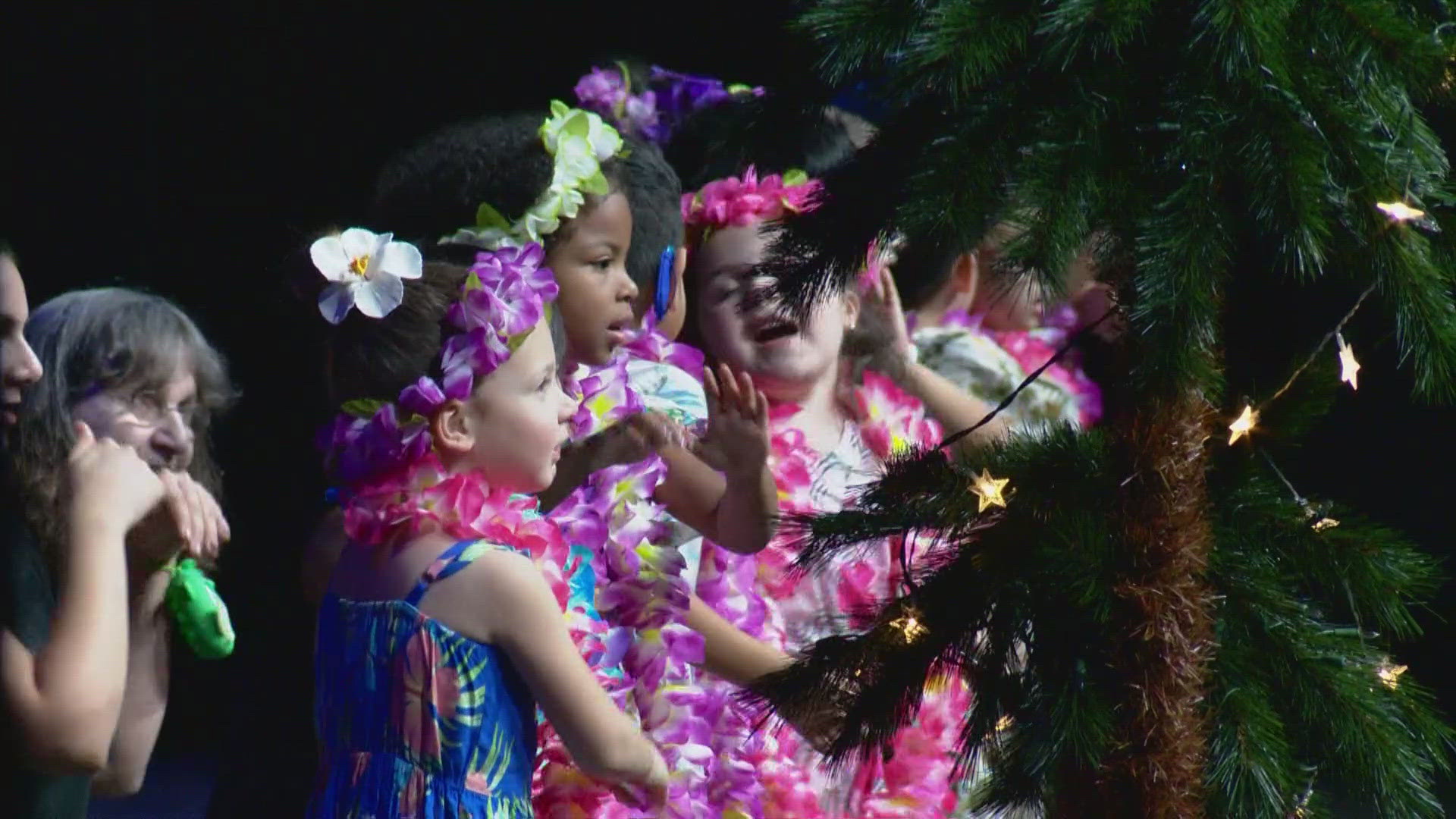 Sunshine Cottage School for Deaf Children hosts holiday play | kens5.com