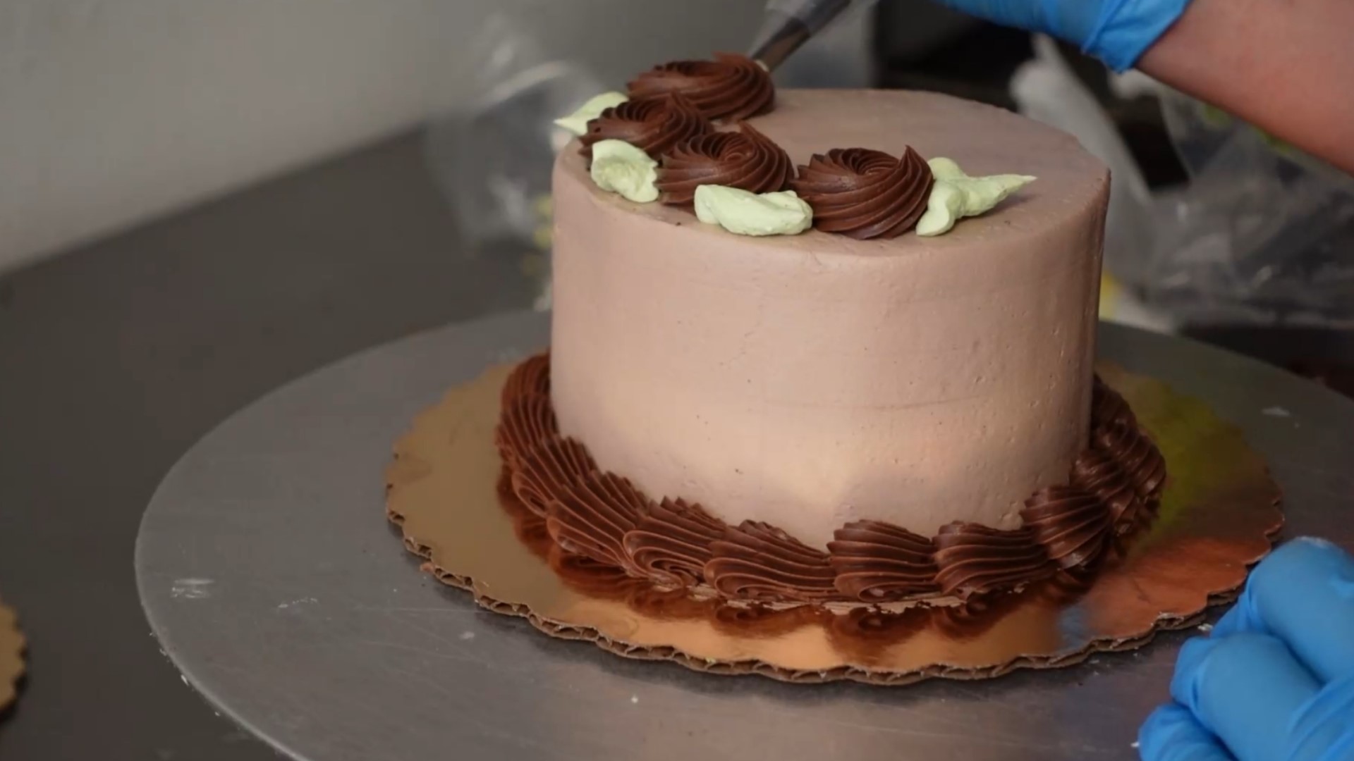 Inside Bear Moon Bakery in Boerne for authentic baked goods | kens5.com