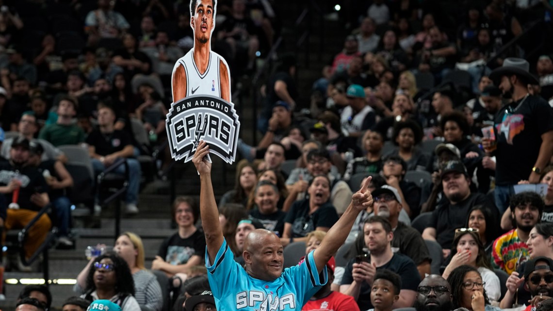 Spurs salute fans for their incredible support to start the | kens5.com