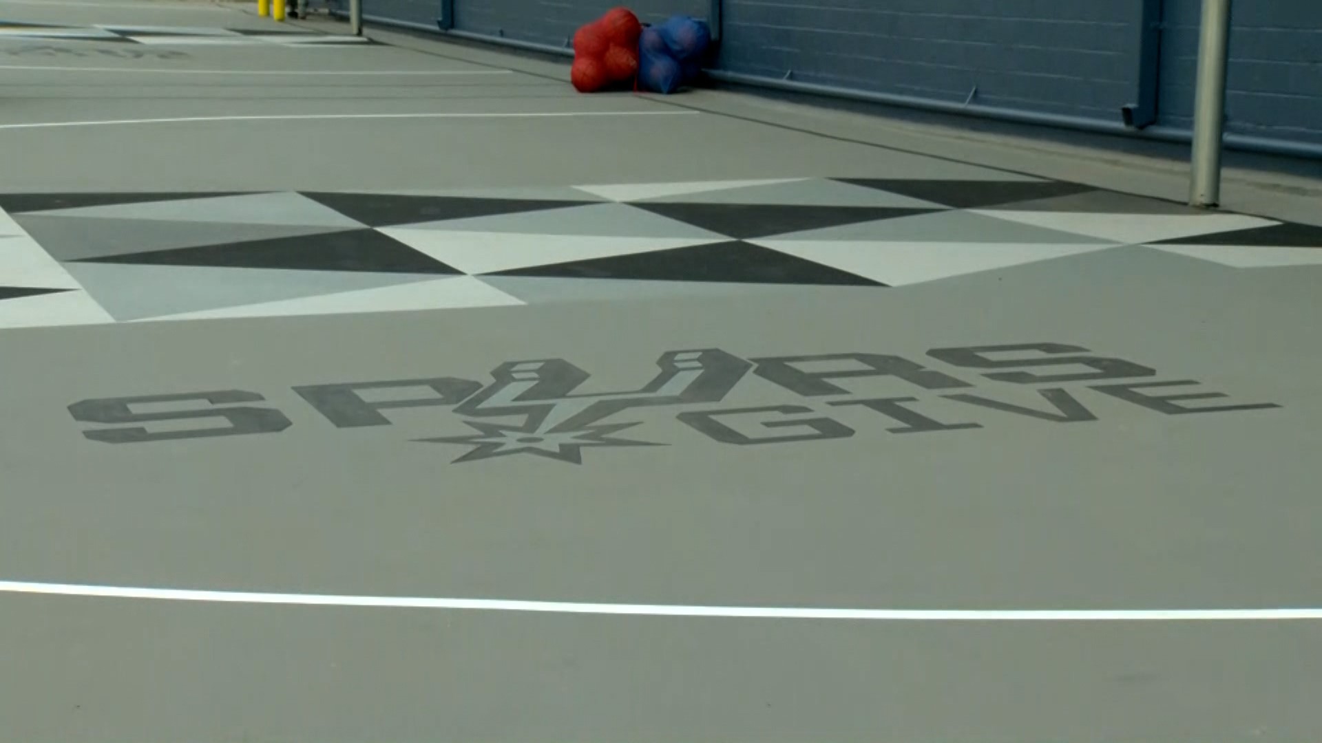 'It's much better now': Spurs-themed outdoor basketball court unveiled ...