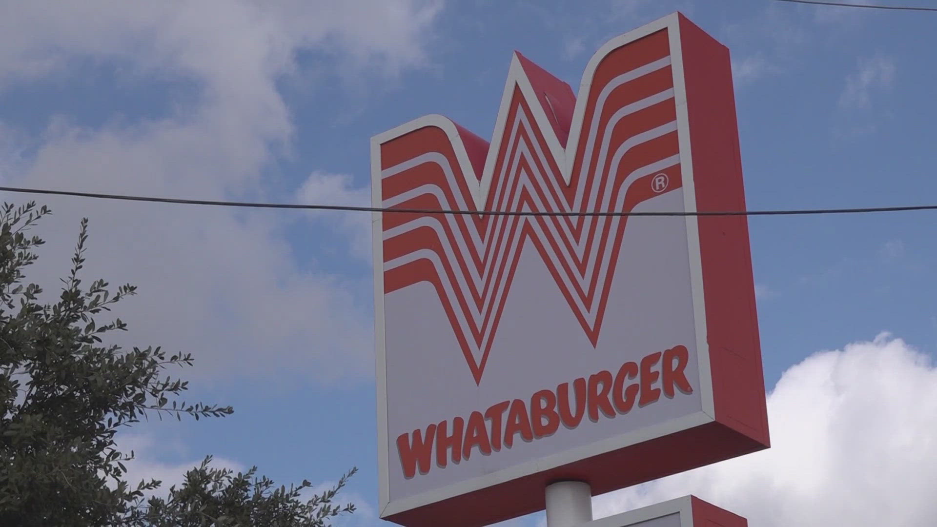 Texas Whataburger manager beat suspect with trash can after alleged ...