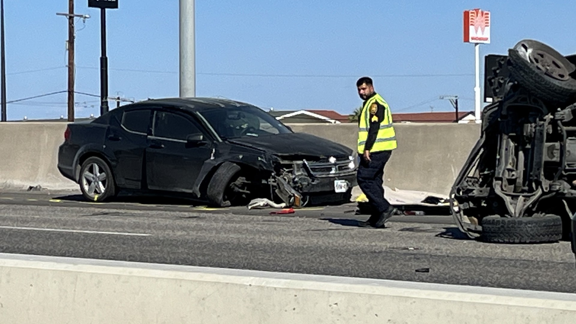 Texas man dead, woman hospitalized after 'major crash' on I-35 in San ...