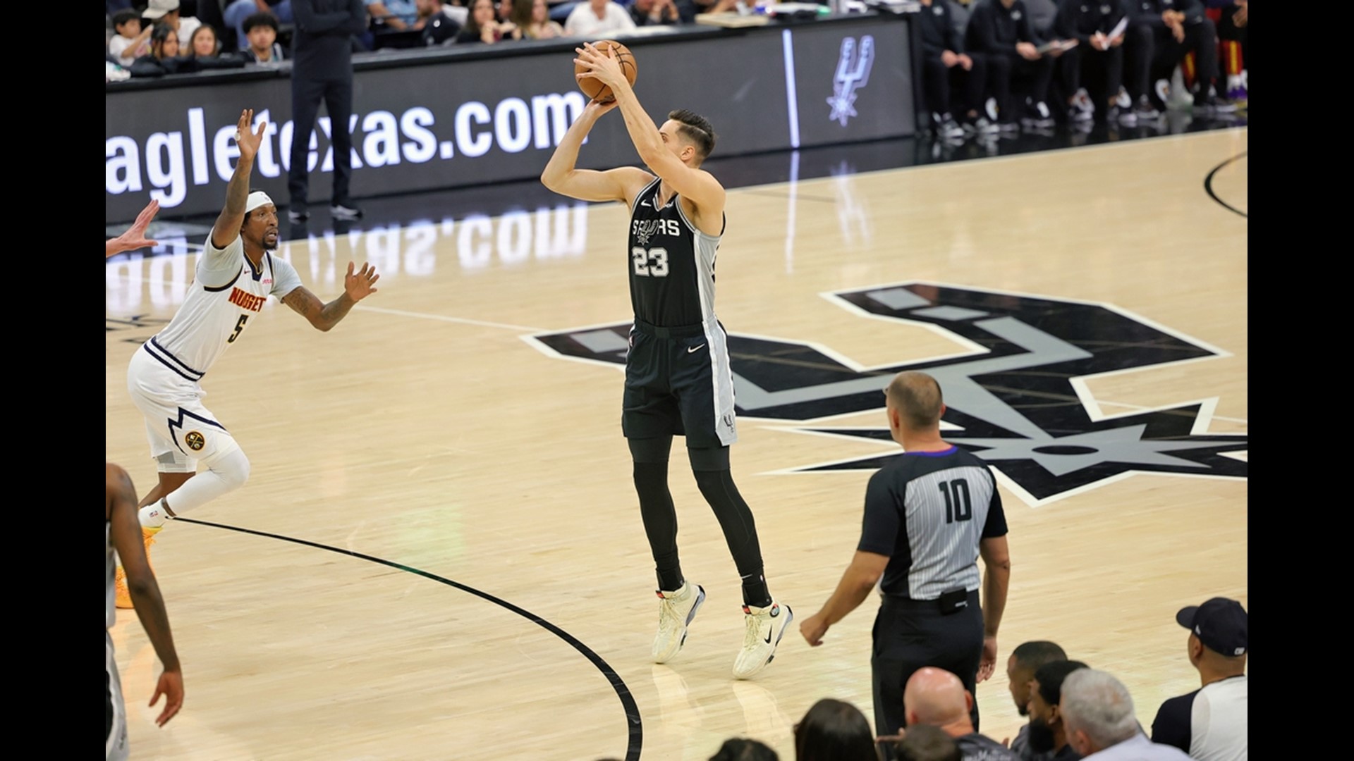 Devonte' Graham hits last second shot as Spurs stun the Nuggets, 121-120 | kens5.com
