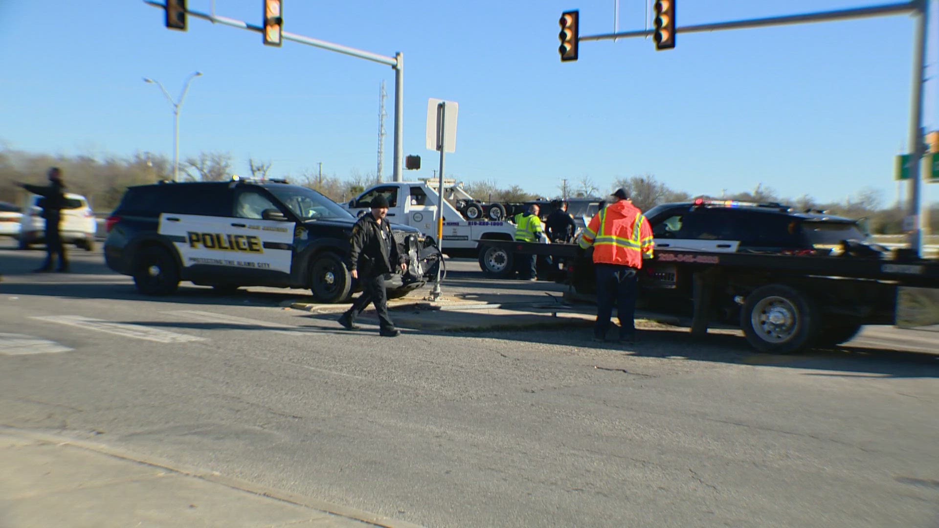 SAPD officer involved in wreck while responding to separate accident ...