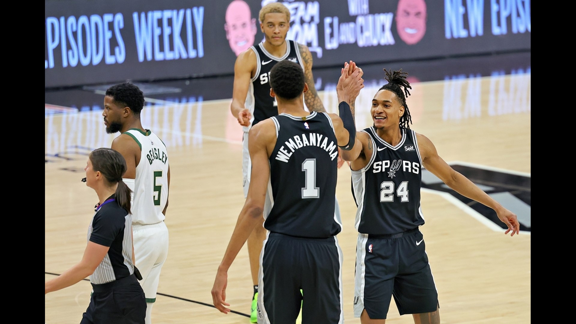 Wembanyama gives Spurs fan tickets after missing game with injury | kens5.com