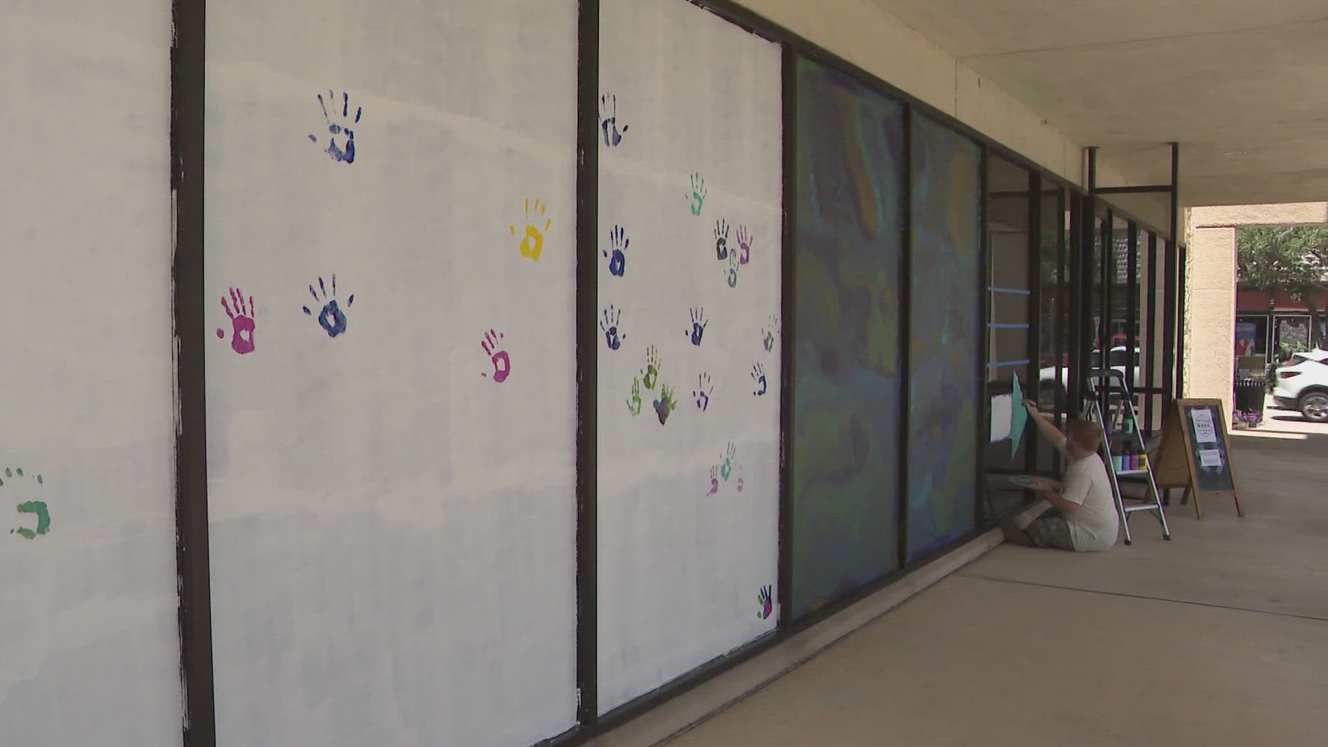 Kerrville mural invites community handprints for unity | kens5.com