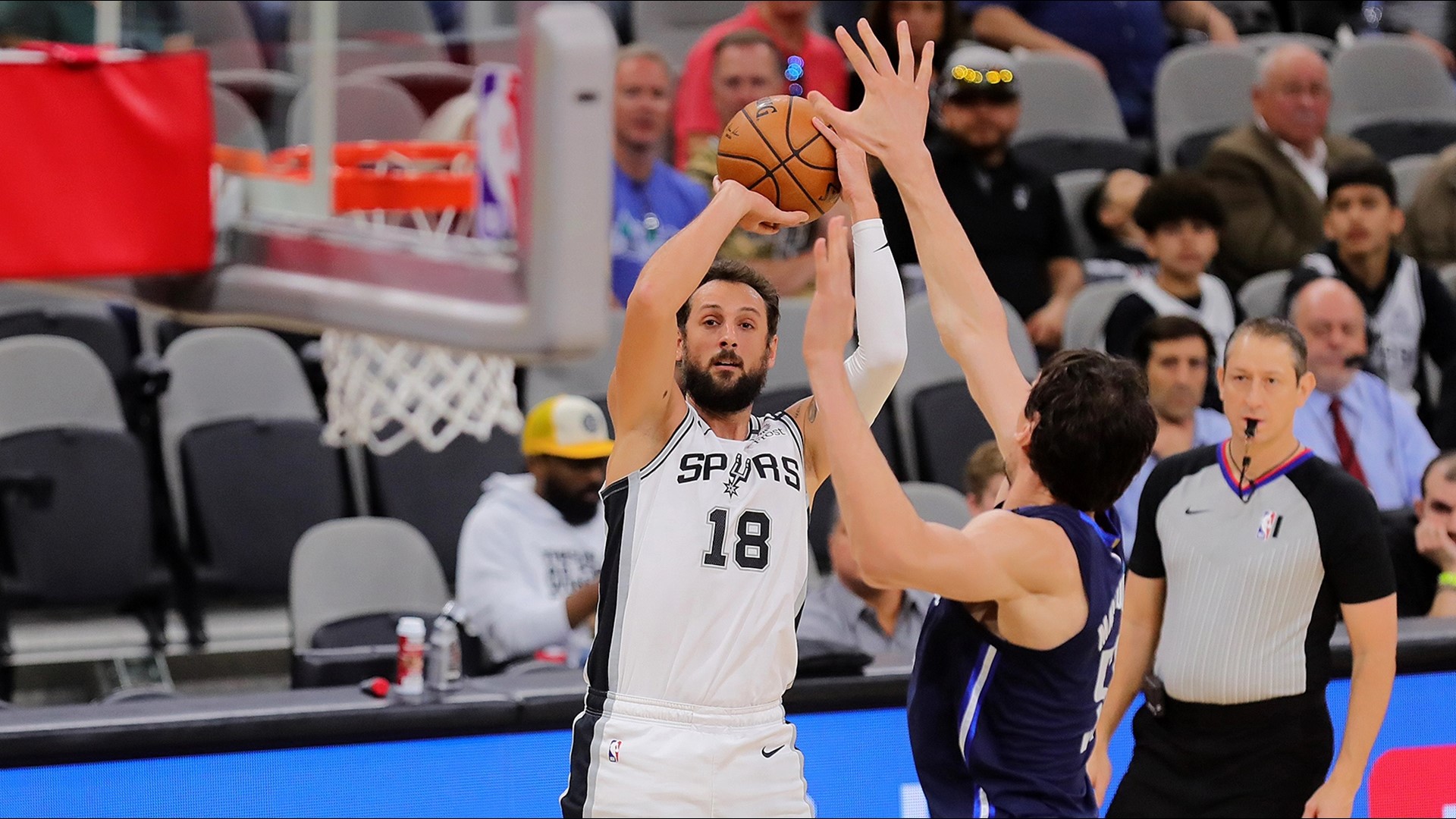 Spurs' Castle spends off season at alma mater | kens5.com