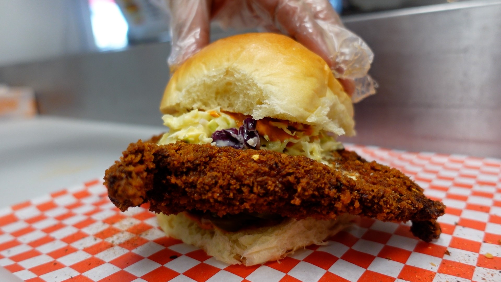 We tried Krazy Katsu's spiciest chicken sandwich: The DNA | kens5.com