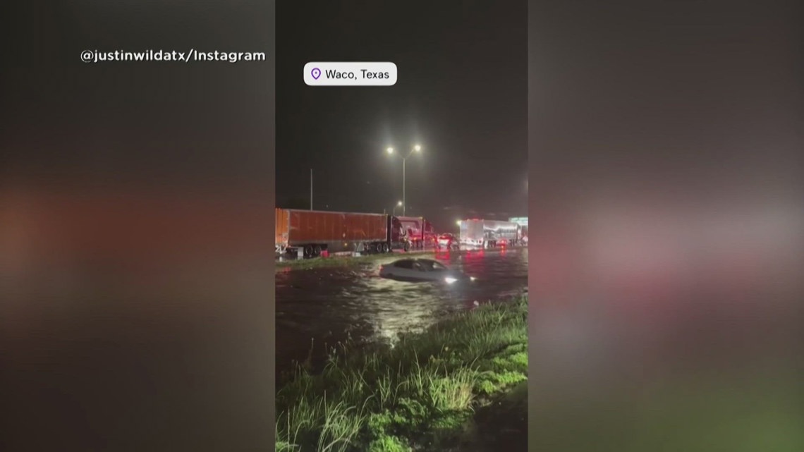 Flooding in Waco caused cars to float away | kens5.com