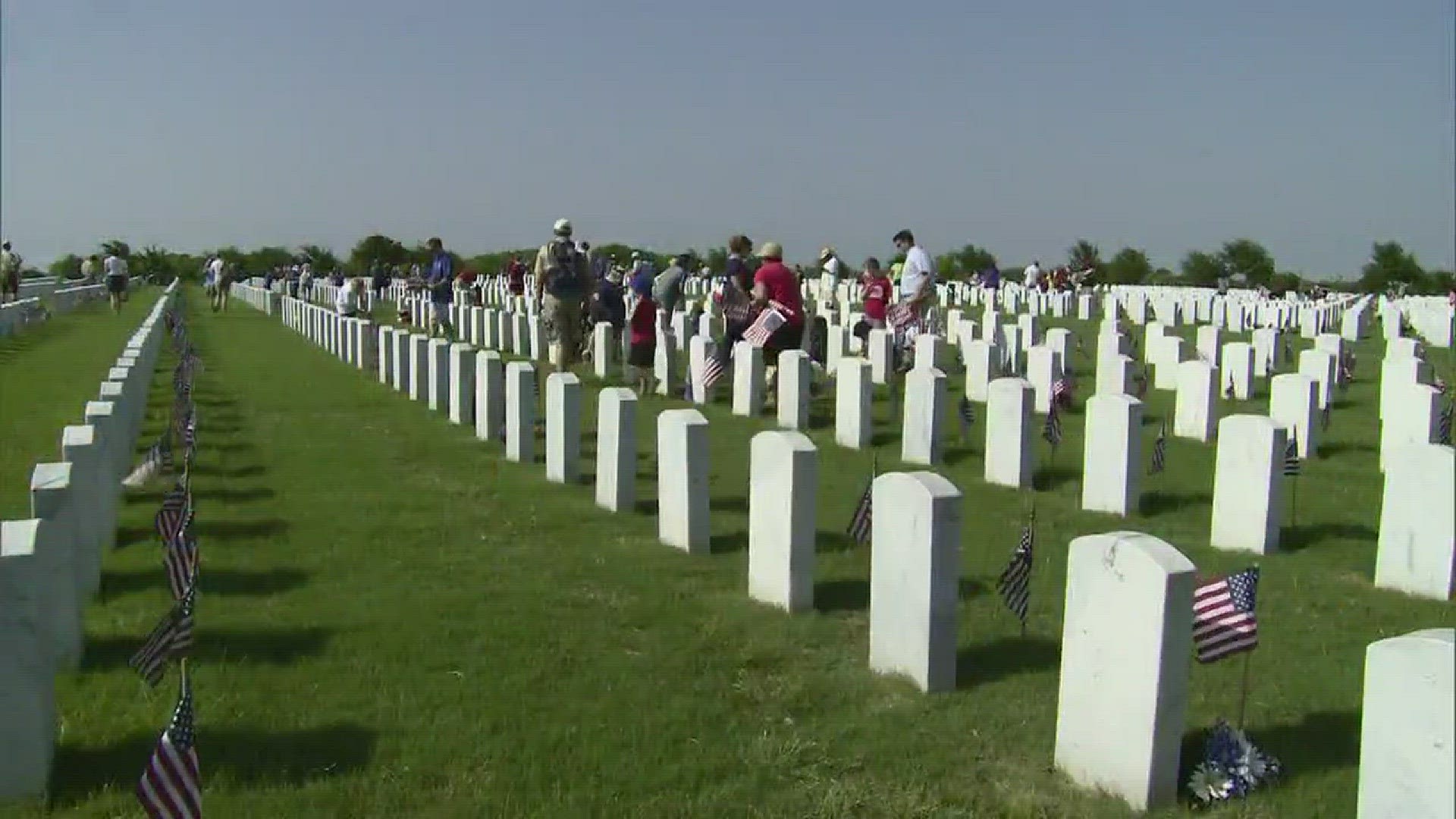 Volunteers to place flags at Fort Sam Houston National Cemetery for ...