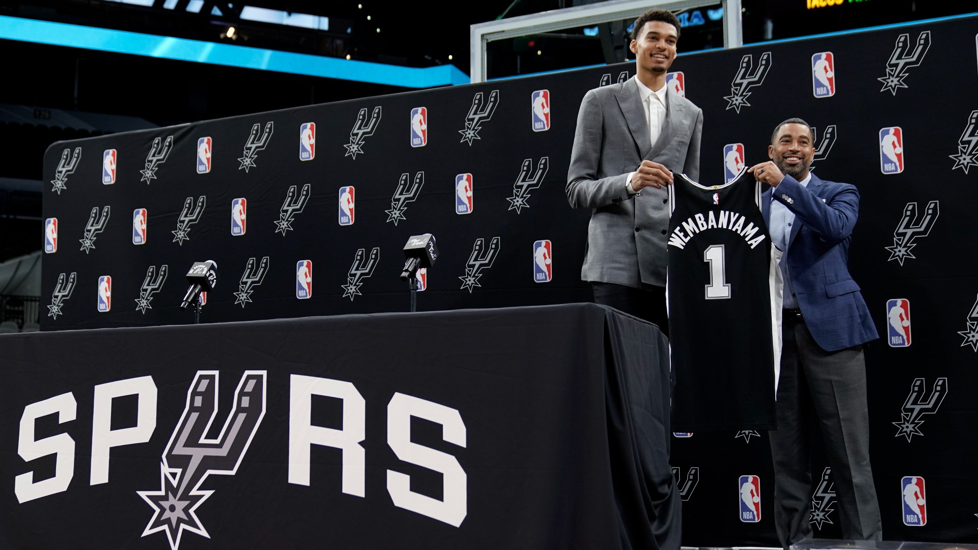 How tall is Victor Wembanyama? | kens5.com