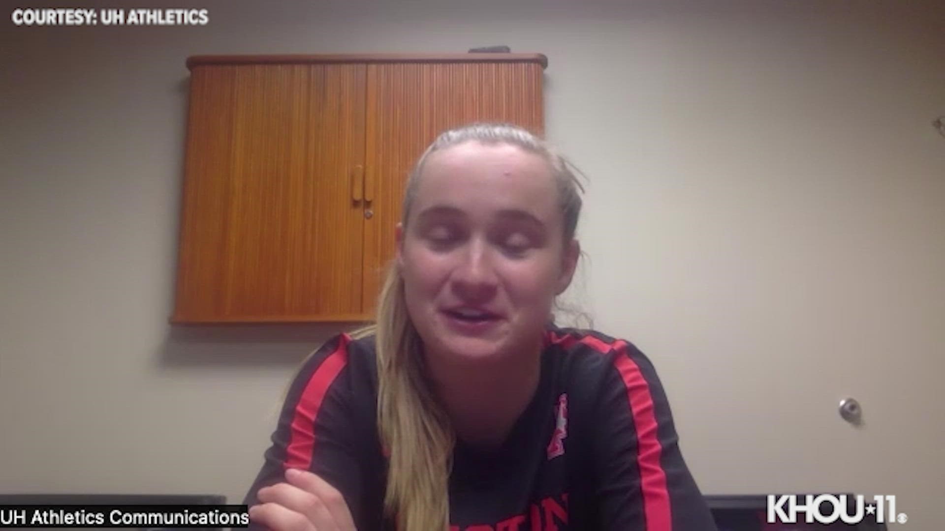 Houston Cougars volleyball: Kate Georgiades dives into a table | kens5.com