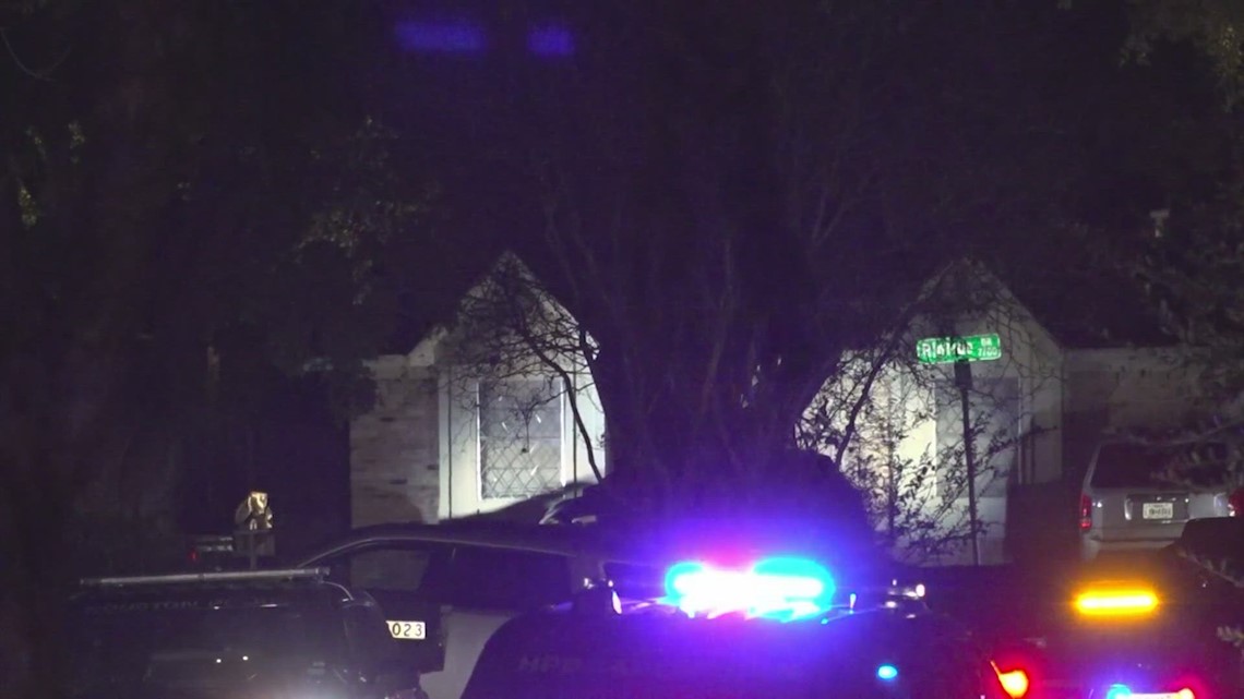 Houston SWAT standoff: Man surrenders after releasing hostages | kens5.com